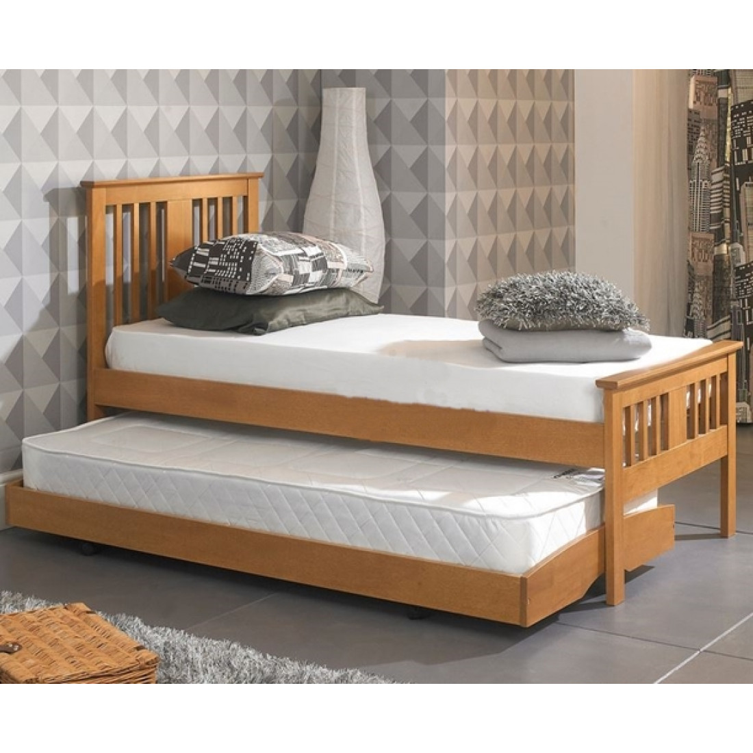 3ft Single Oak Finished Solid Hardwood Guest Bed with Tr ...