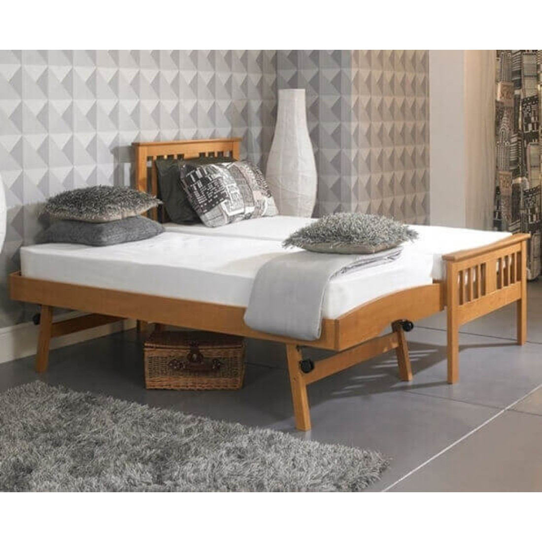 3ft Single Oak Finished Solid Hardwood Guest Bed with Tr ...